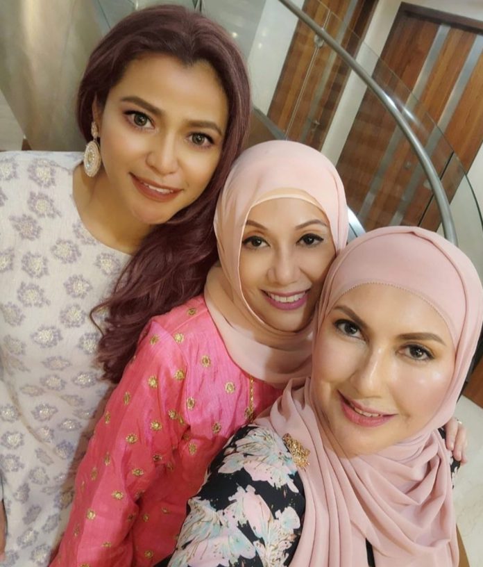 ZAKIAH ANAS 'Belanja' Gambar Usia 55 Tahun, Makin Cantik & Sopan Berhijab!
