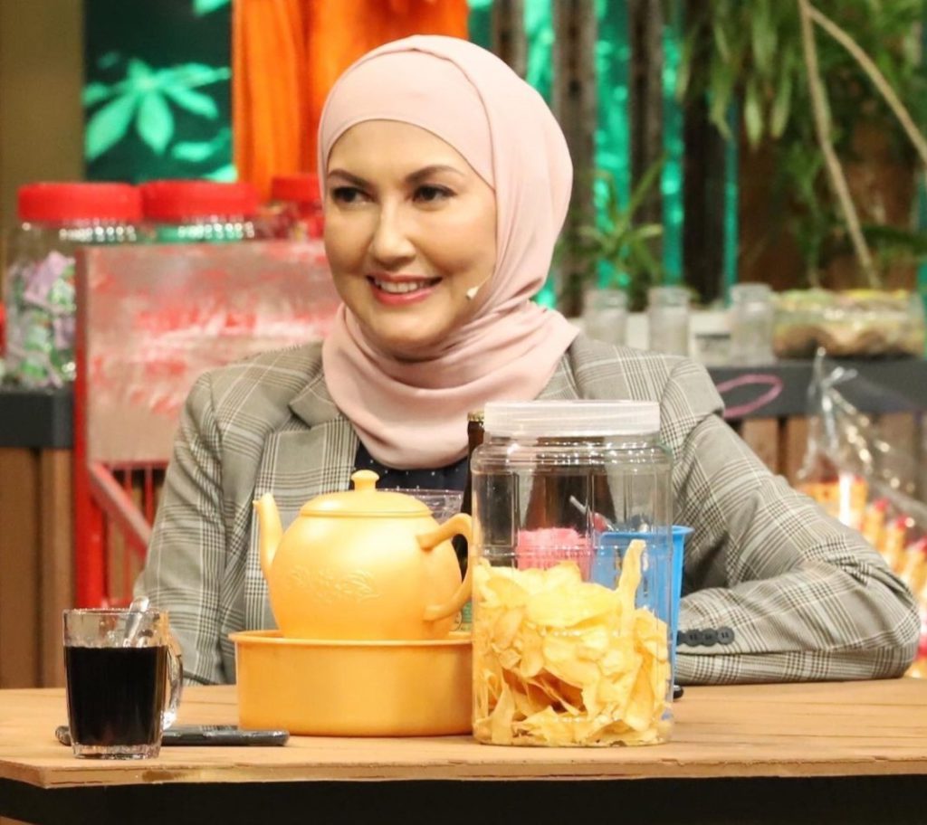 ZAKIAH ANAS 'Belanja' Gambar Usia 55 Tahun, Makin Cantik & Sopan Berhijab!