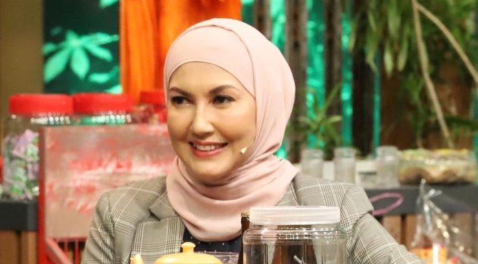 ZAKIAH ANAS 'Belanja' Gambar Usia 55 Tahun, Makin Cantik & Sopan Berhijab!