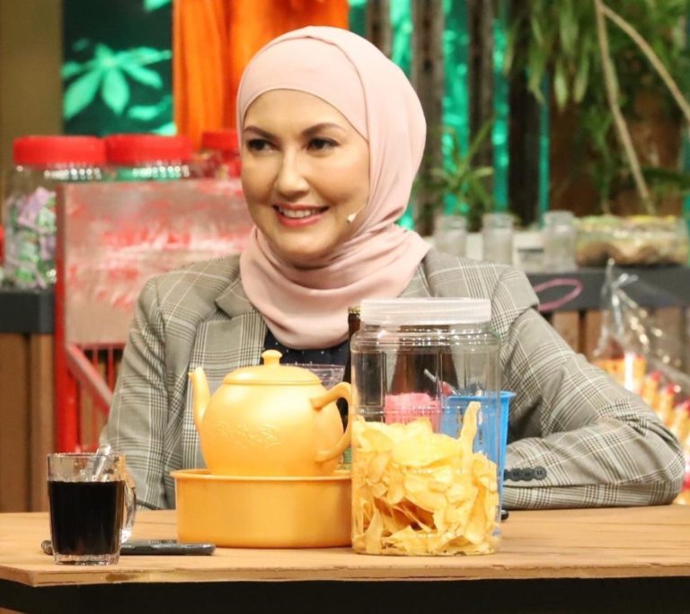 ZAKIAH ANAS 'Belanja' Gambar Usia 55 Tahun, Makin Cantik & Sopan Berhijab!