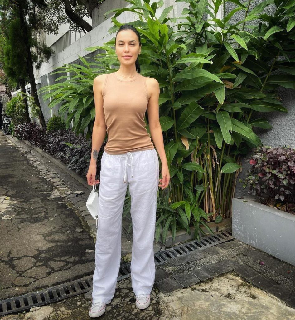 Sudah Punya Menantu, Kejelitaan SOPHIA LATJUBA Di Usia 52 Tahun Jadi ...
