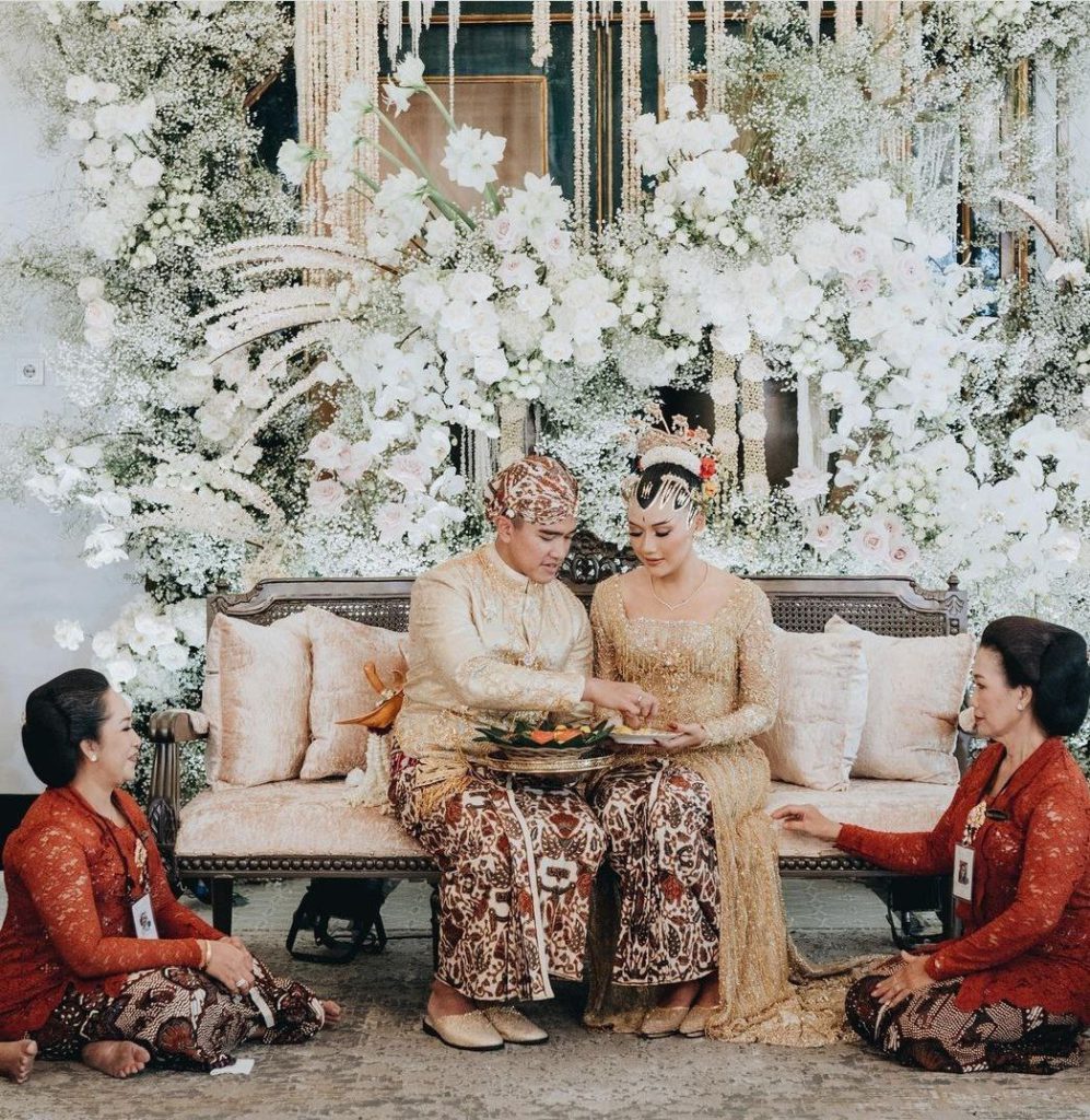 Selamat Disatukan Sebagai Suami Isteri, Jom Intai Simbolik Di Sebalik ...