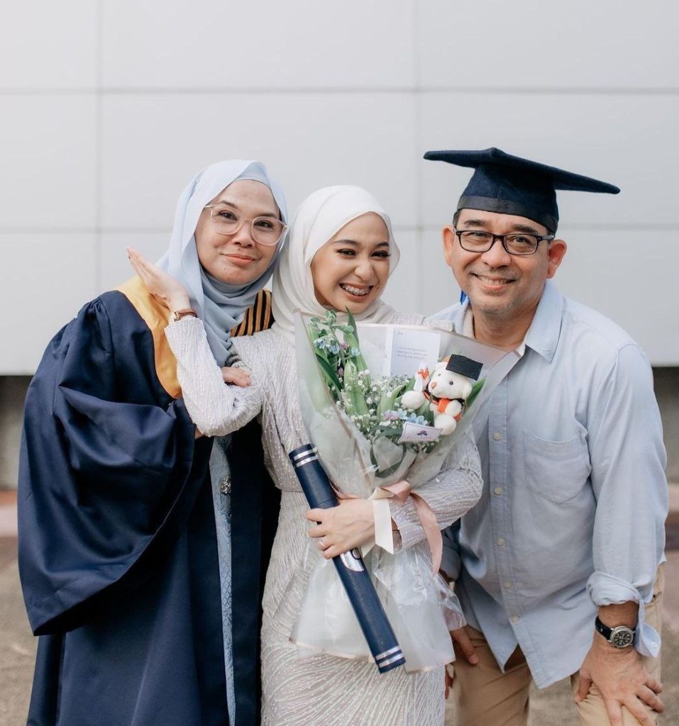 Ibu Anggun Usia 56 & Penjawat Awam Berdedikasi, Dato' Sri Suriani Ahmad ...