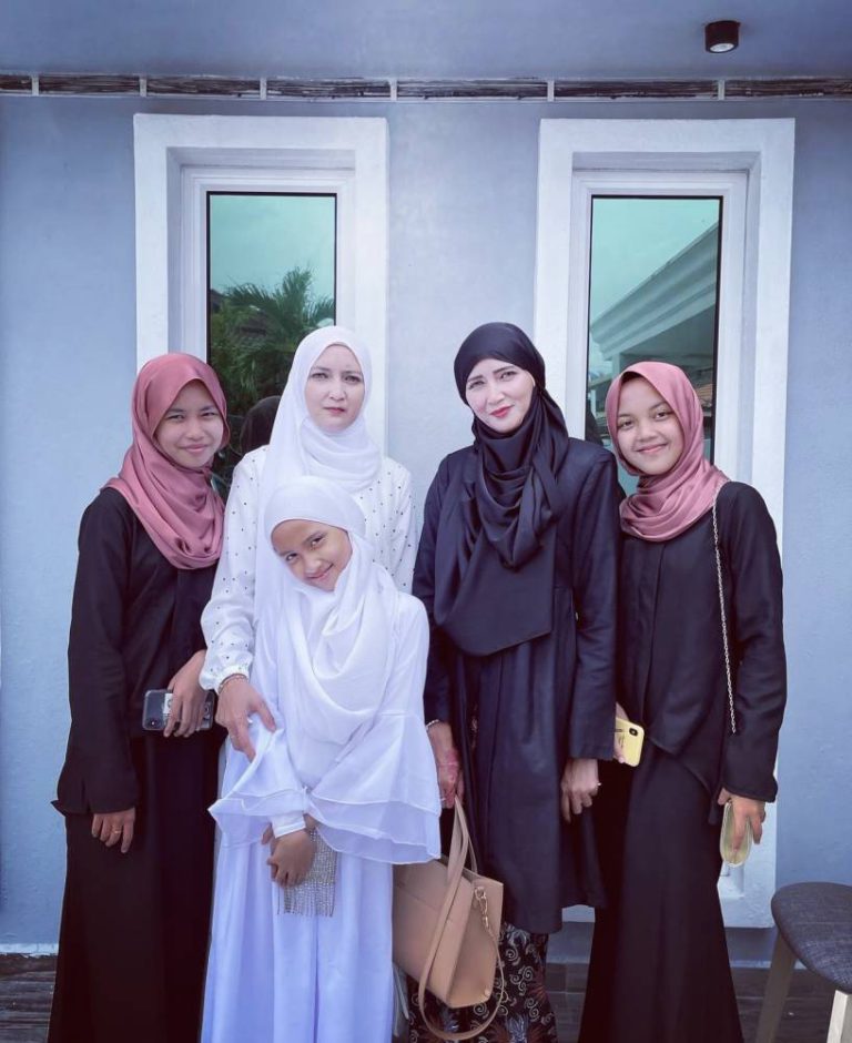 Kehidupan Terkini Balu Arwah ACHIK SPIN, 13 Tahun Cekal Membesarkan Anak-Anak