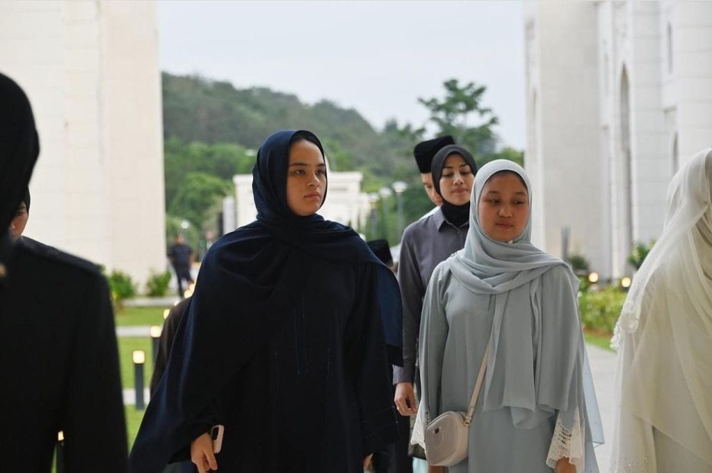 Masjid Sri Sendayan Terima Kehadiran Tetamu DiRaja. Raja Permaisuri ...