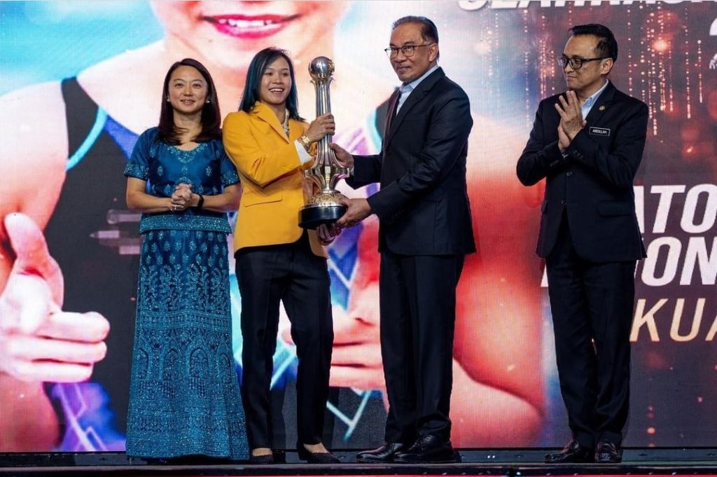 Wajah Klasik Anak Datuk Zainal Abidin, Timur Gabriel Kenang Jasa Ibu ...