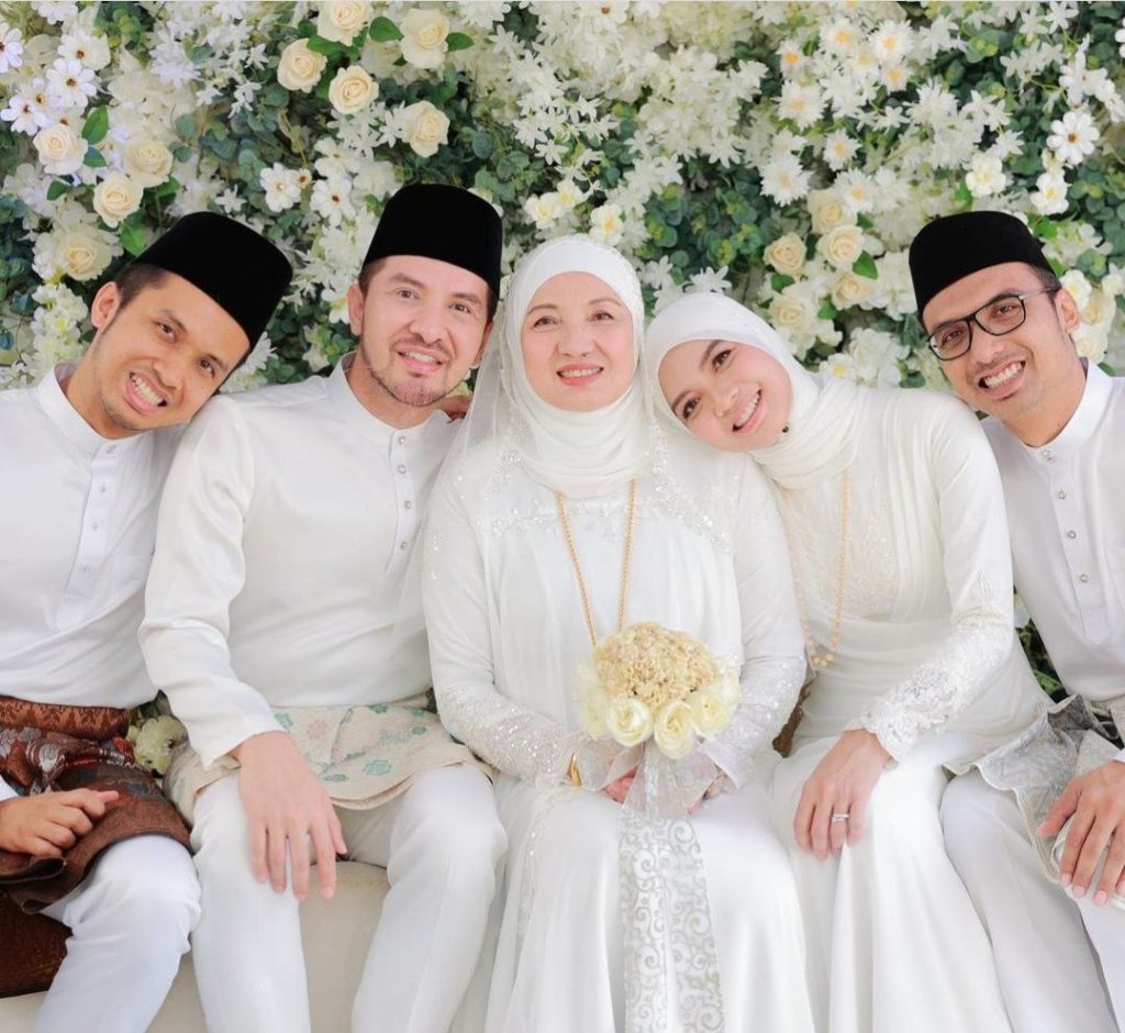 Ibu Kembali Bergelar Isteri Di Usia 64 Tahun, Dato Azril Mohd Radzi ...