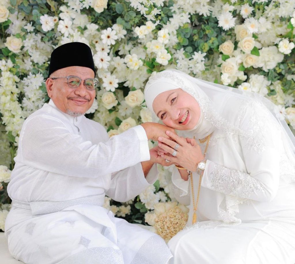 Ibu Kembali Bergelar Isteri Di Usia 64 Tahun, Dato Azril Mohd Radzi ...