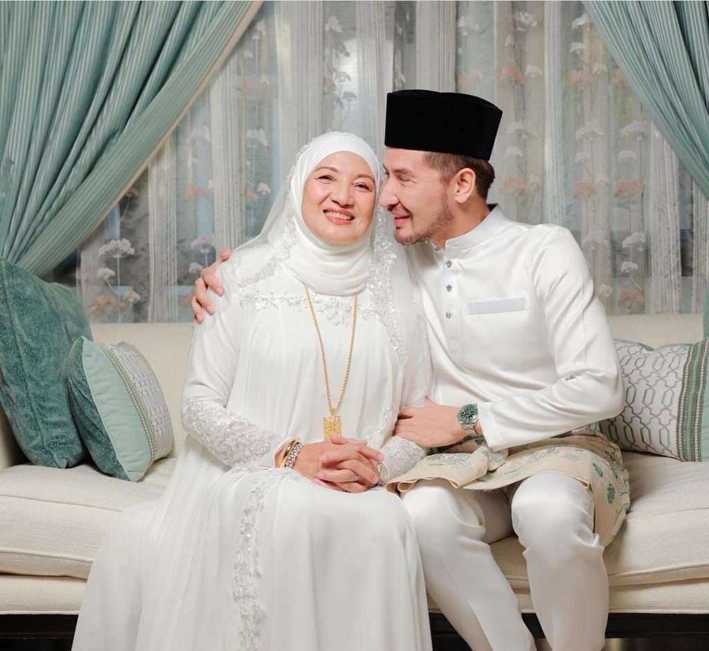 Ibu Kembali Bergelar Isteri Di Usia 64 Tahun, Dato Azril Mohd Radzi ...