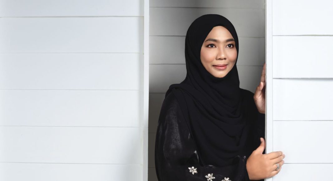 Cantik & Pandai Berniaga, Isteri Penceramah Ustaz Johari Abd Wahab Ini ...