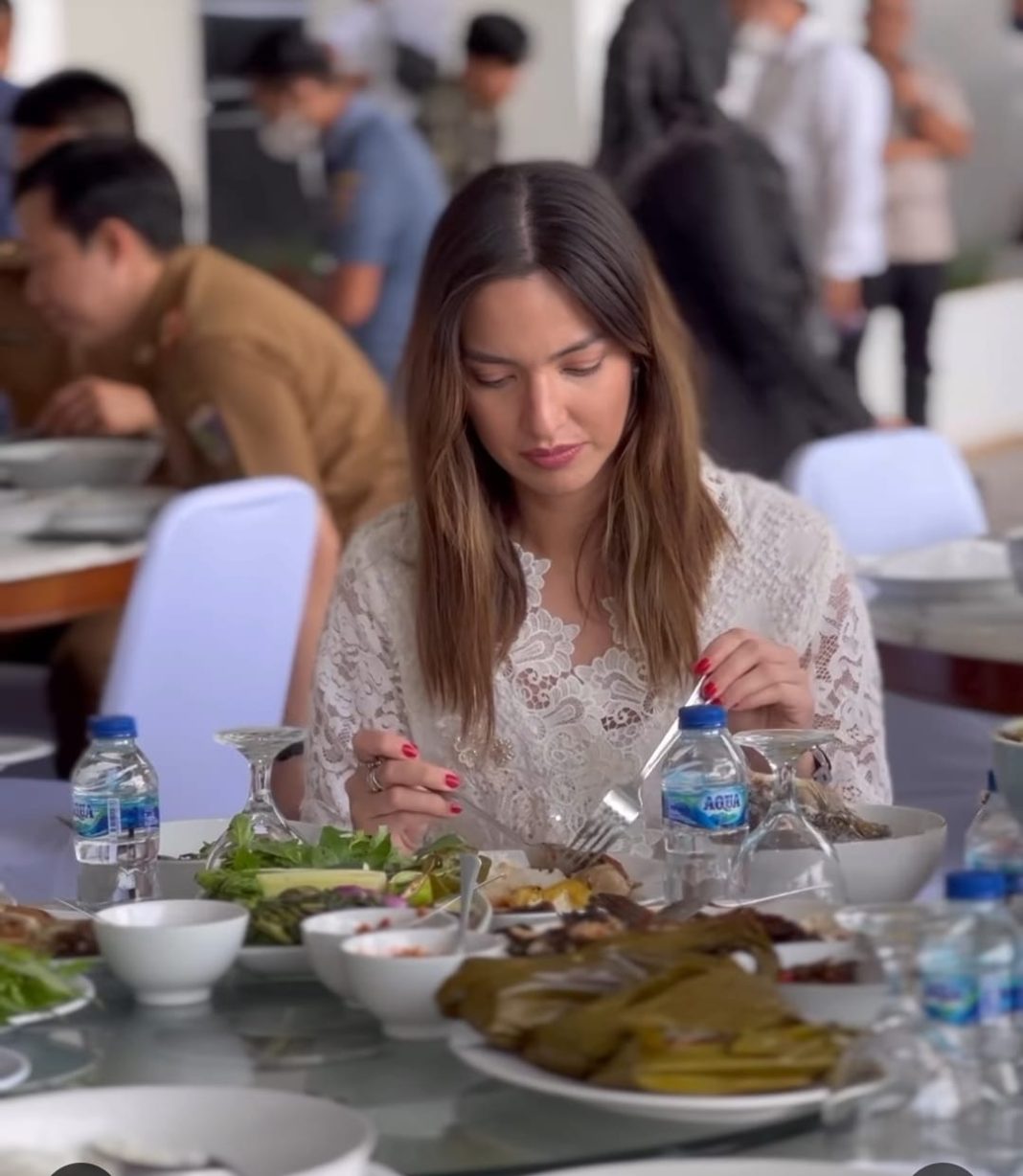 Keluarga Mentua Bakal Dirikan Masjid Raya Al-Bakrie, NIA RAMADHANI ...