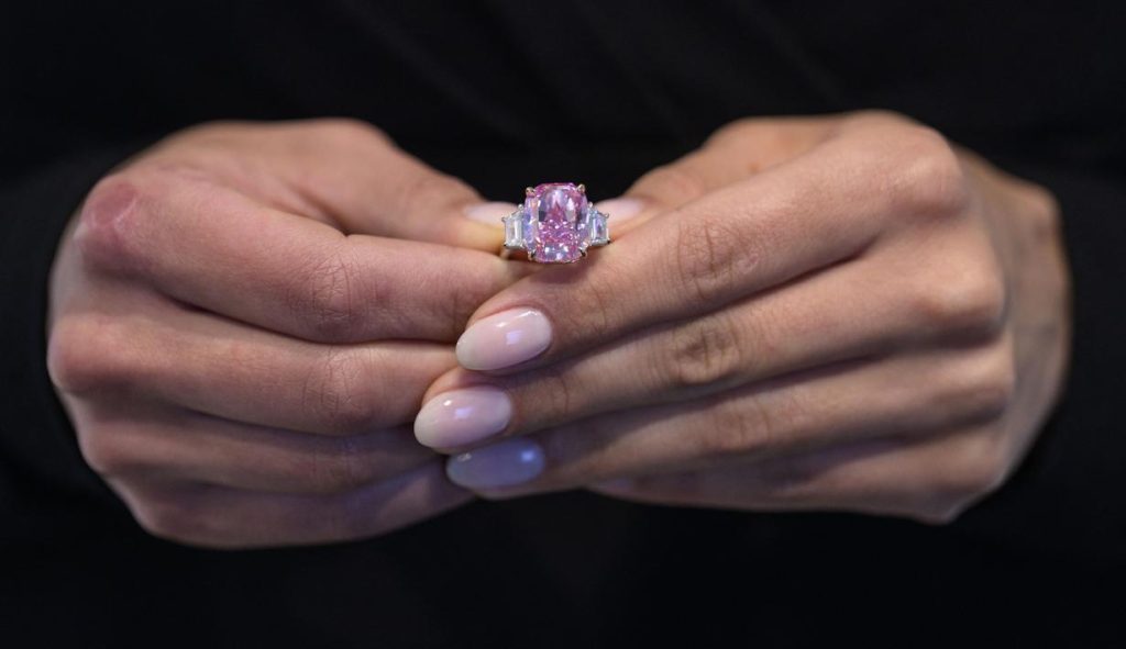 Harga Lebih RM154 Juta, Berlian Merah Jambu THE ETERNAL PINK AKhirnya ...