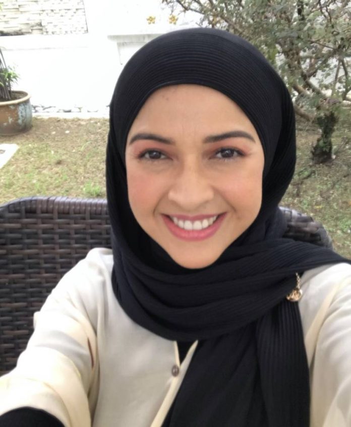 Ibu Anak 5 Makin Cantik Pada Usia 50, Wajah Terkini WILMA MUHAMMAD Raih ...