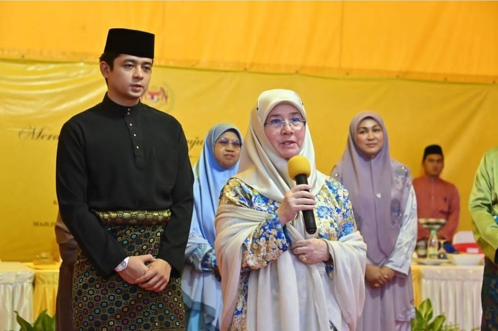 Raja Permaisuri Agong Rasmi Masjid Tunku Azizah Iskandar, Bentong ...