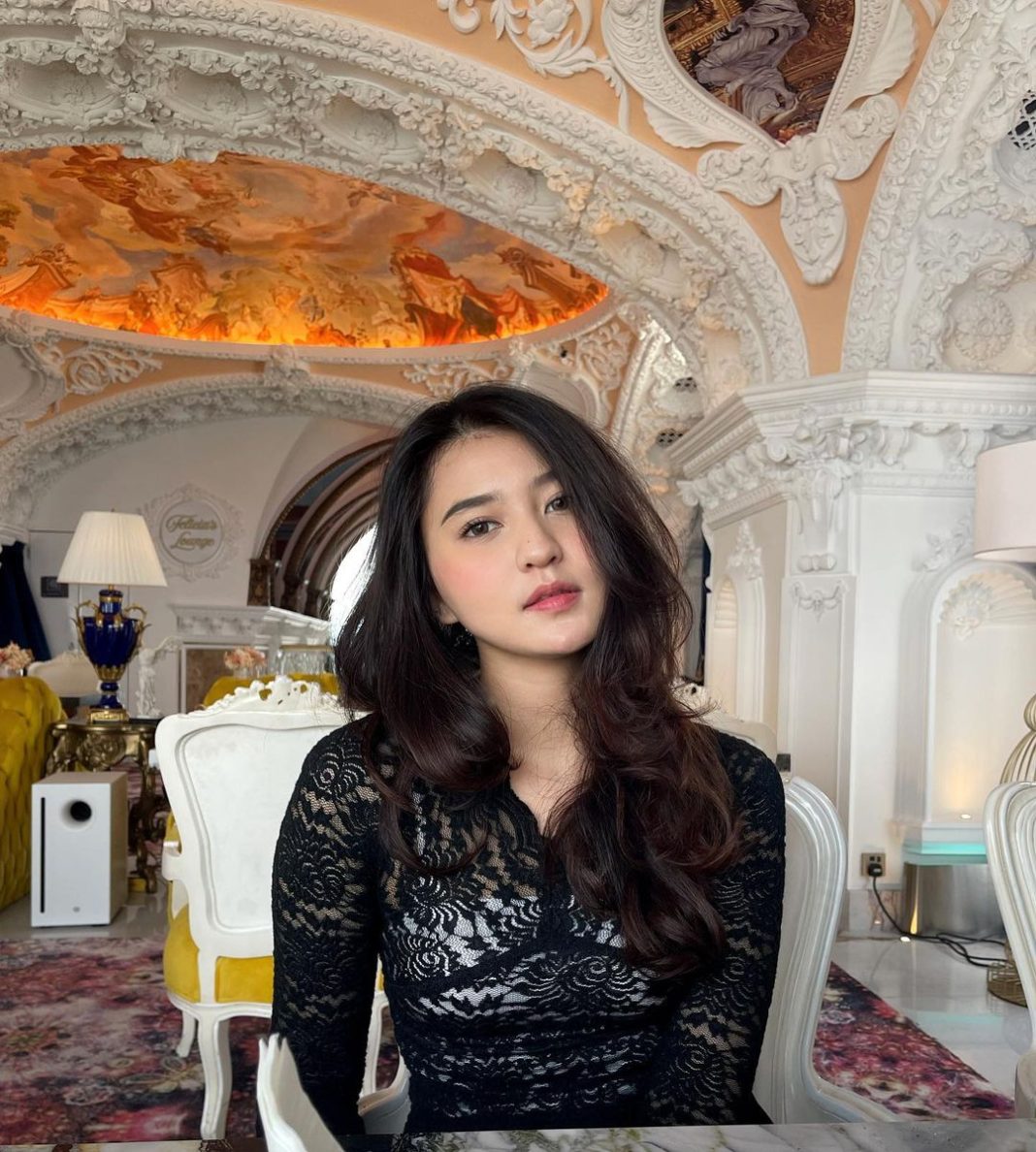 Ibu Anak 4 & Kerabat Diraja Selangor, Cantiknya Isteri Menteri Kewangan ...