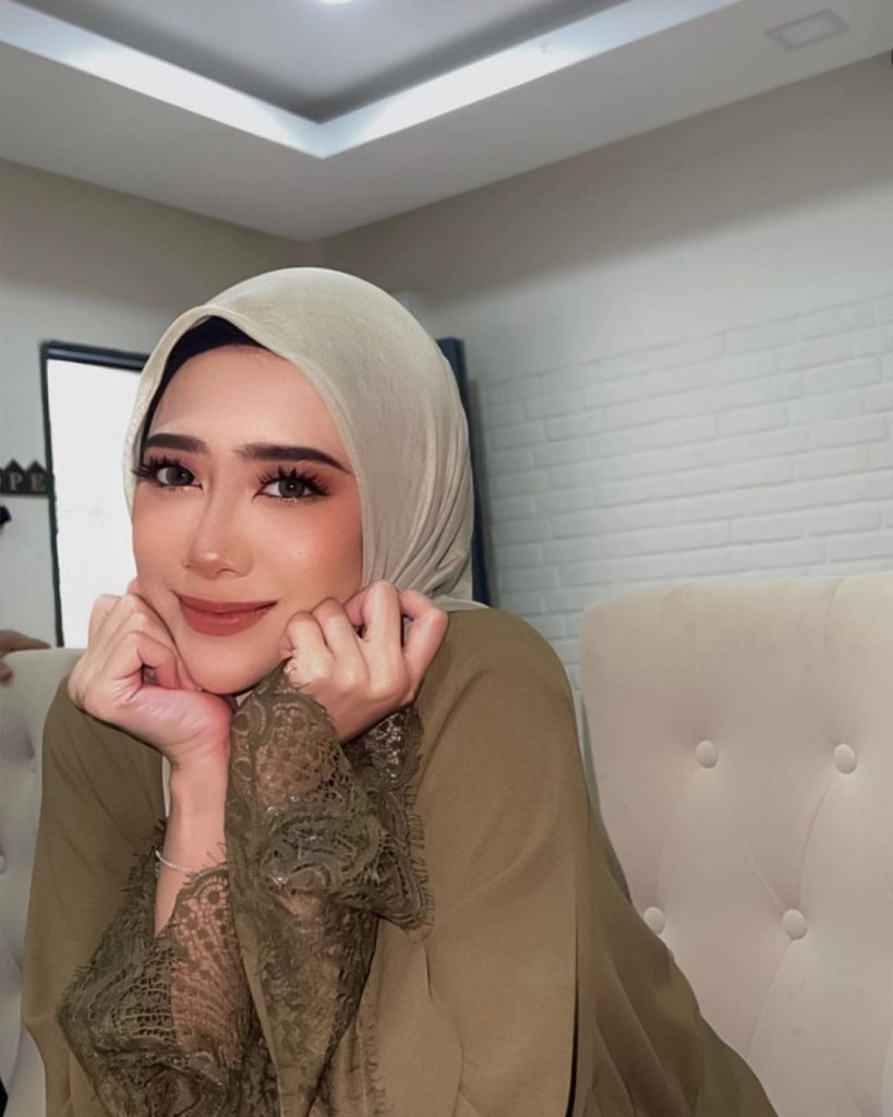 Manis Berhijab & Nampak Remaja, Penampilan Sopan Fatin Afeefa Bertudung ...
