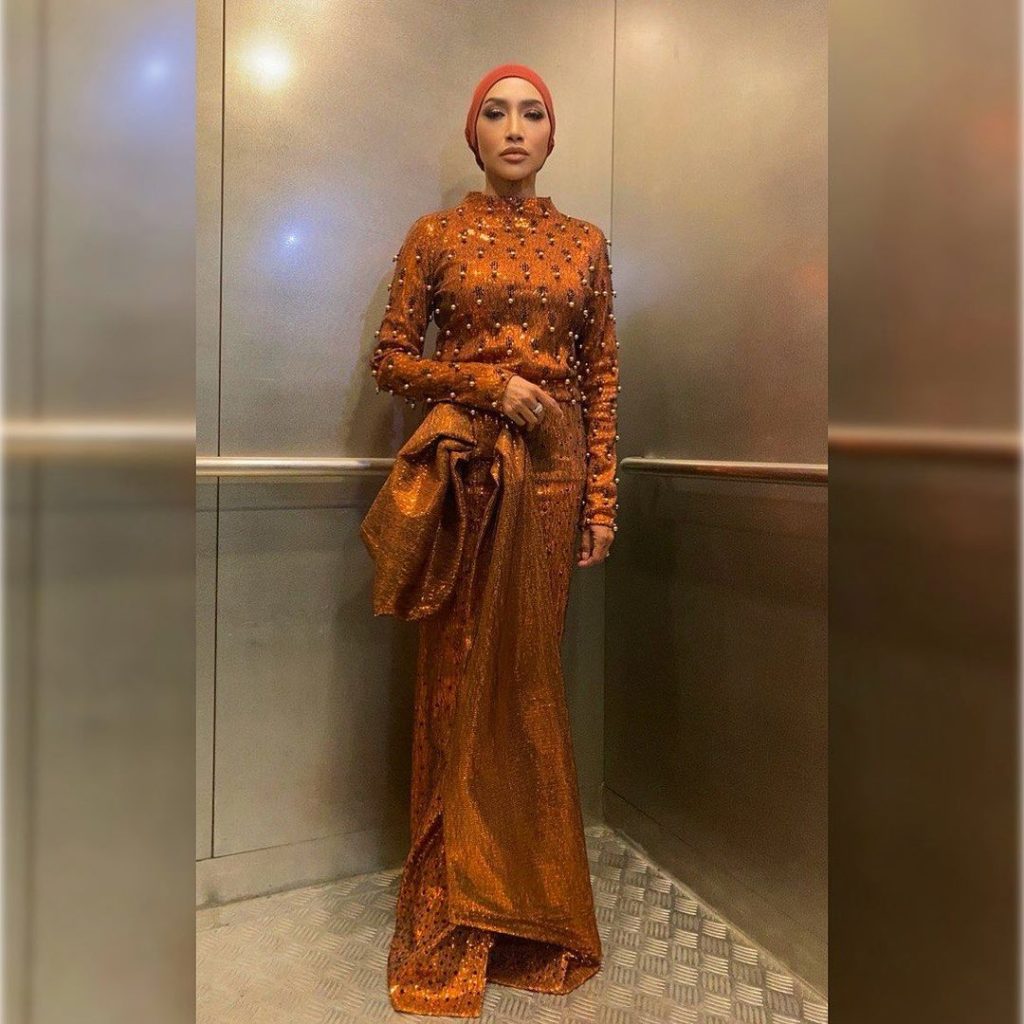 Macam Kembar JLo! Wajah Cantik & Penampilan Ziana Zain Usia 54 Tahun ...