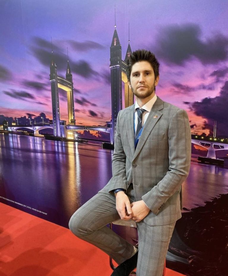 “My Amazing And Beautiful Wife” MAT DAN Kini Bapa Anak Tiga, Isteri ...