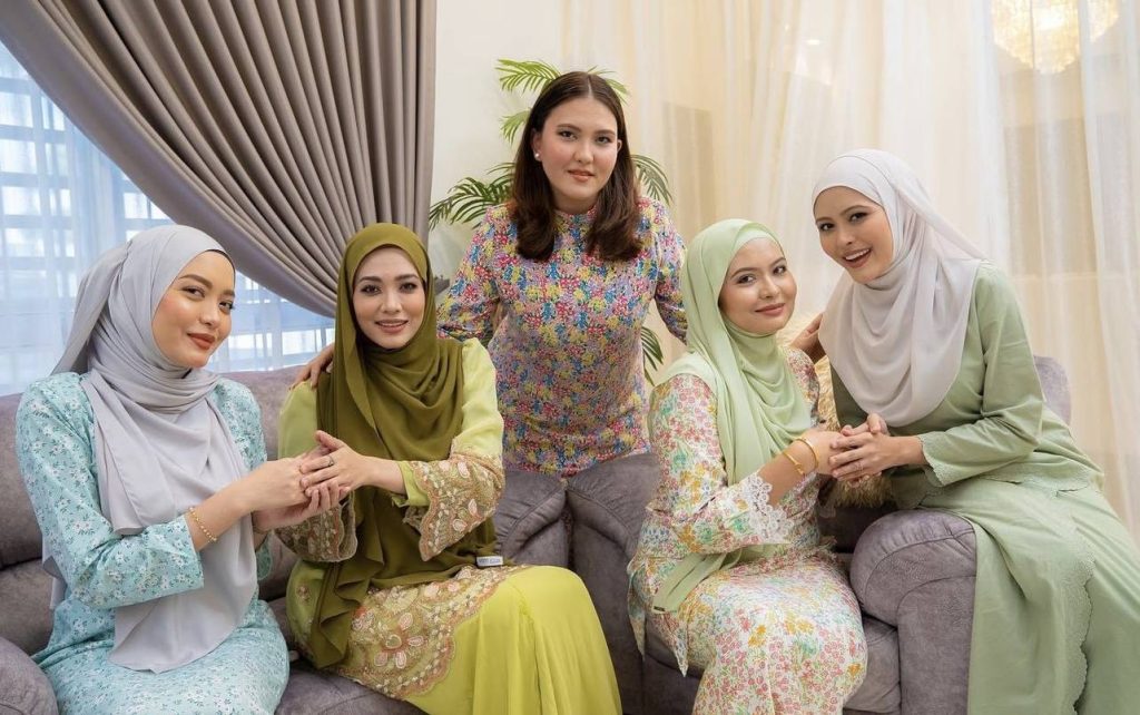 “Semua Cantik, Macam Kembar” SYATILLA Kongsi Foto Berlima ‘The Melvins ...