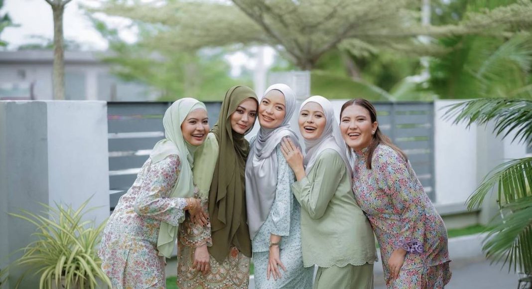 “Semua Cantik, Macam Kembar” SYATILLA Kongsi Foto Berlima ‘The Melvins ...