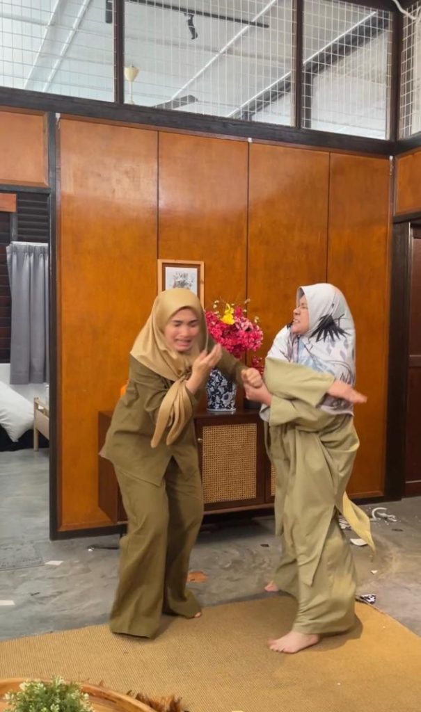 Gaya Ranggi TENGKU PERMAISURI NORASHIKIN Dalam Jean Biru & Kemeja Putih ...