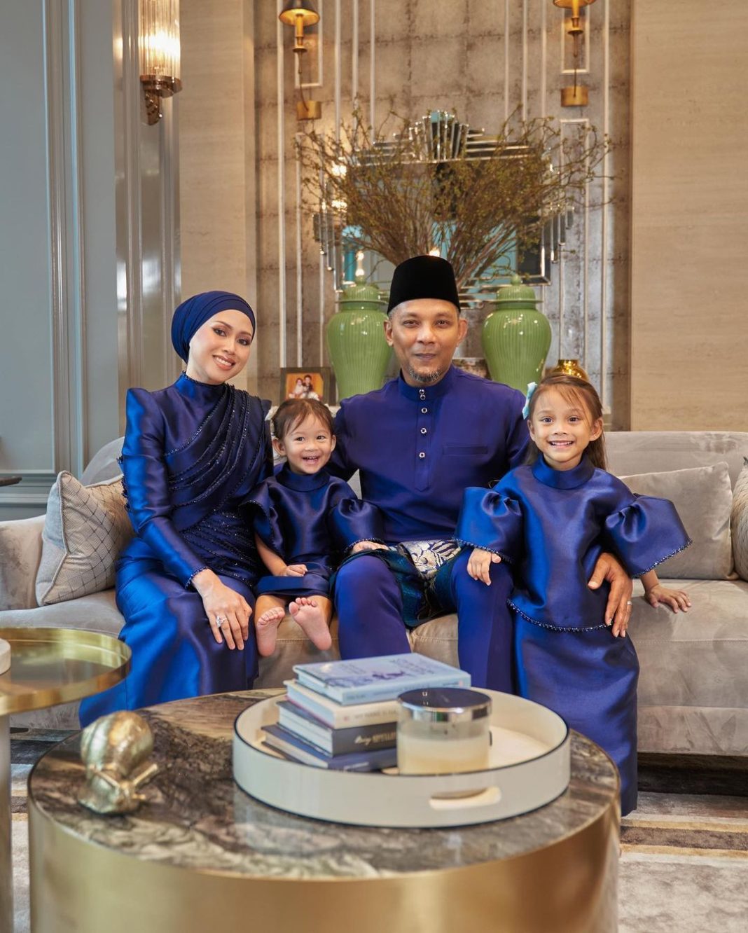 Gaya Raya Mewah & Eksklusif Azrinaz, Telatah Comel 2 Puteri Tersayang ...