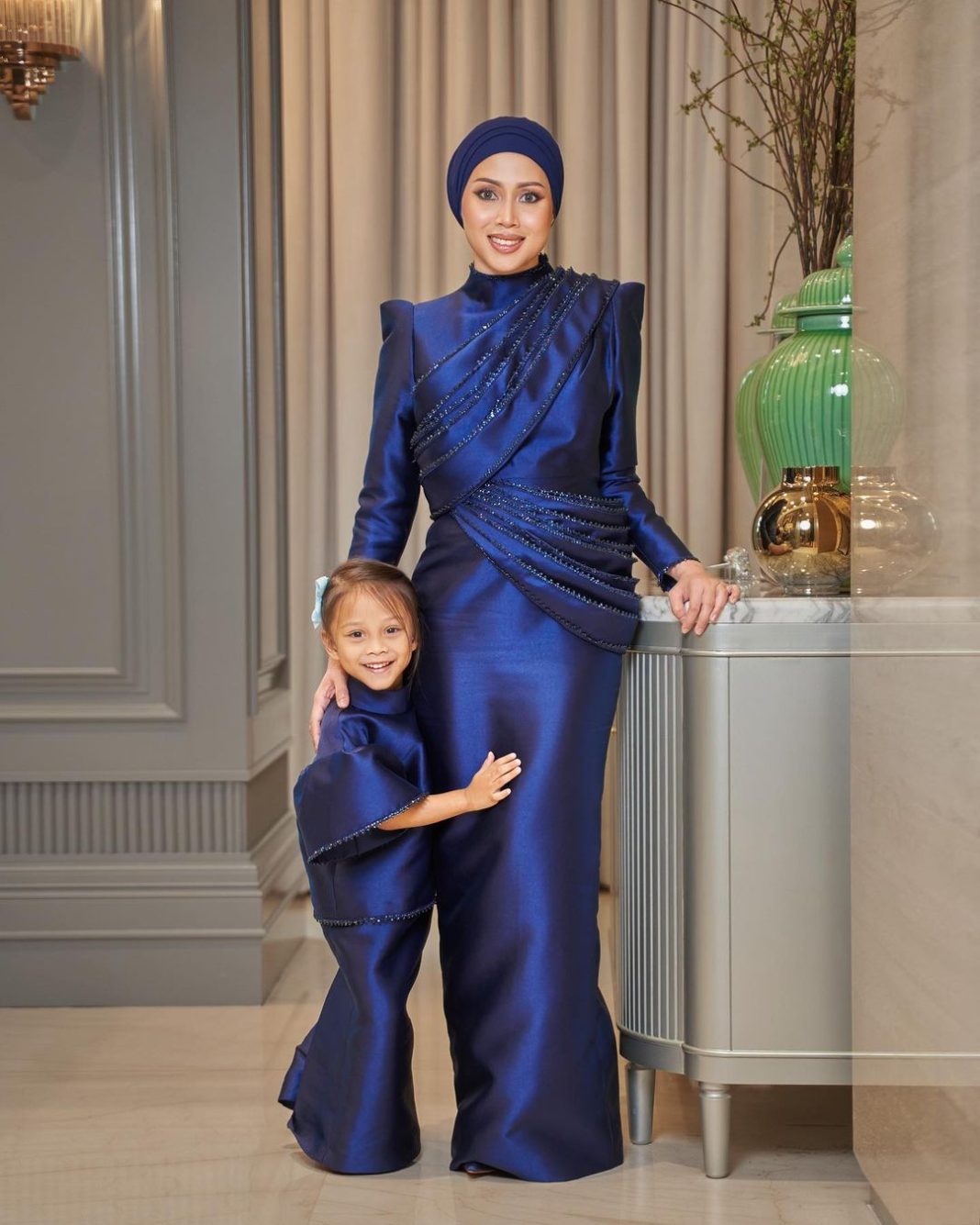 Gaya Raya Mewah & Eksklusif Azrinaz, Telatah Comel 2 Puteri Tersayang ...