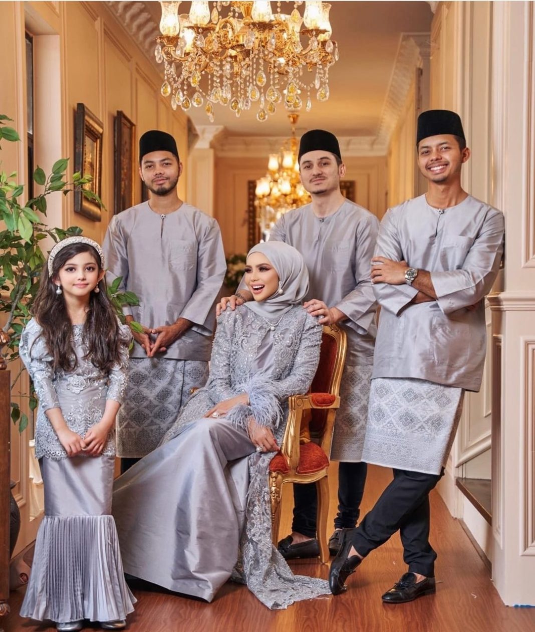 Foto Famili Paling "Win", ROZITA CHE WAN & Keluarga Teruskan Tradisi ...