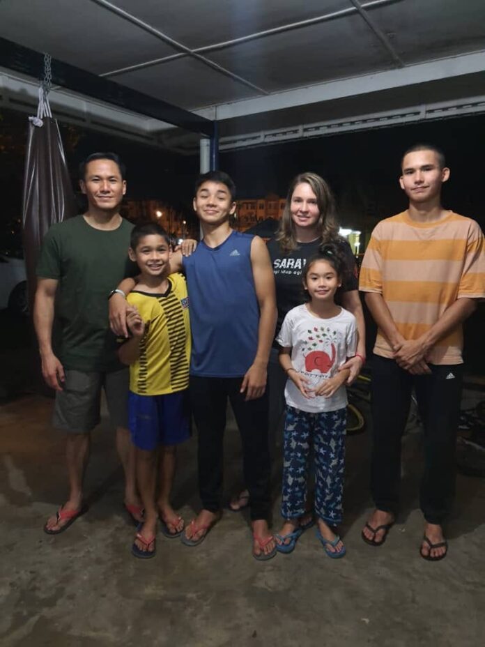 Ambil Inspirasi Dan Semangat Ibu Tersayang, JOHAN “JOJO” GHAZALI Kini ...