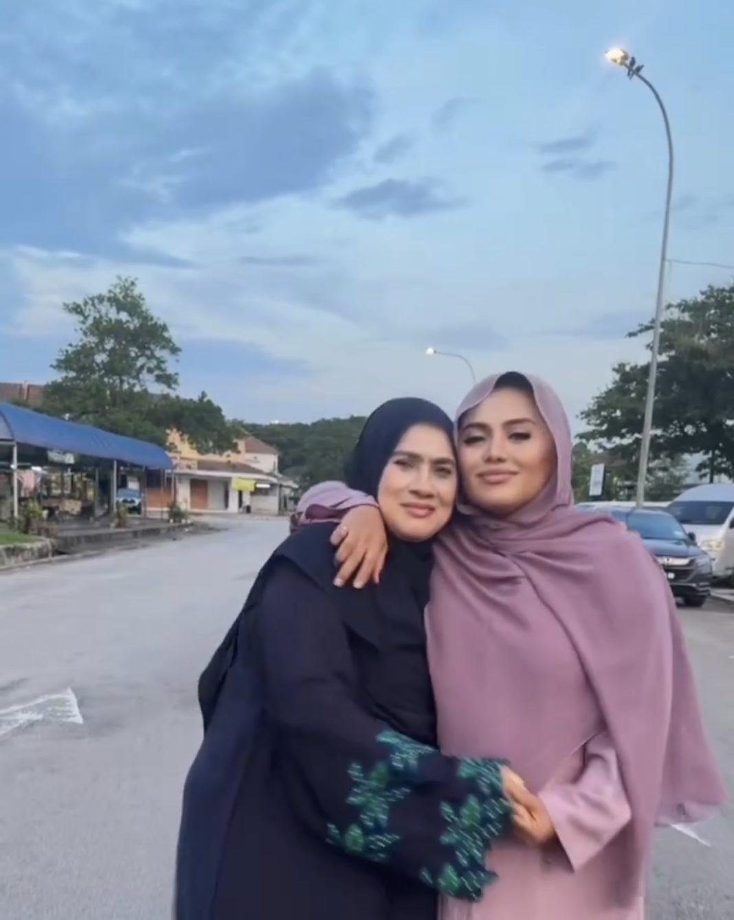 Cantiknya Ibu Raja Azura, Umur 74 Tahun Tapi Nampak Awet Muda. Sporting ...