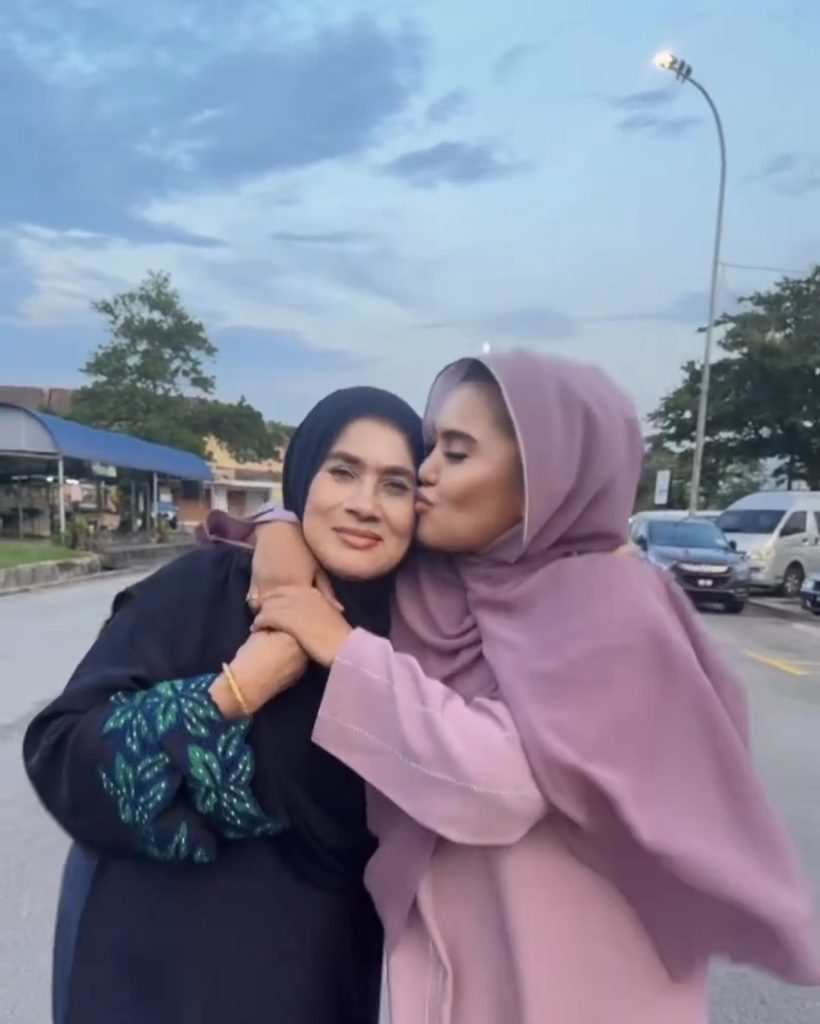 Cantiknya Ibu Raja Azura, Umur 74 Tahun Tapi Nampak Awet Muda. Sporting ...