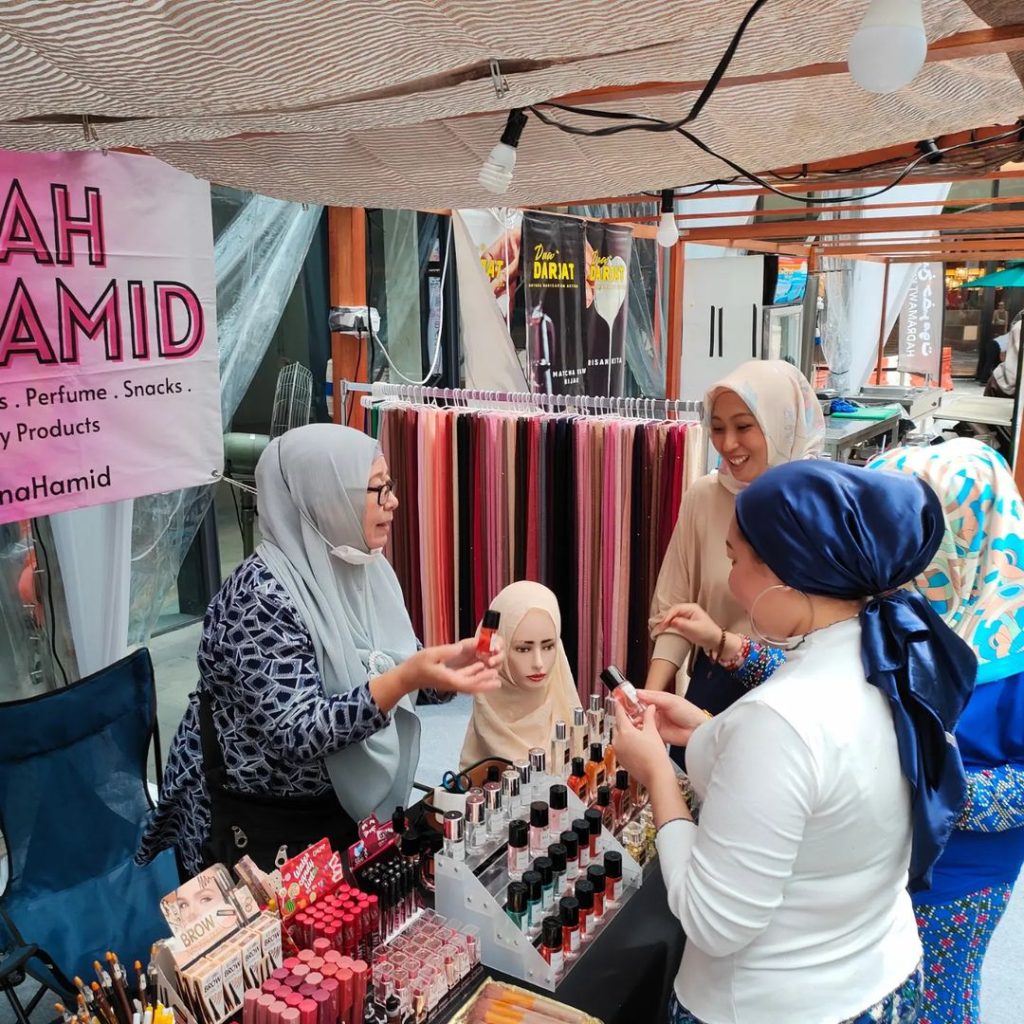 Jelita & Sihat Usia 60an, Aznah Hamid Enggan Kejar Populariti & Tak ...