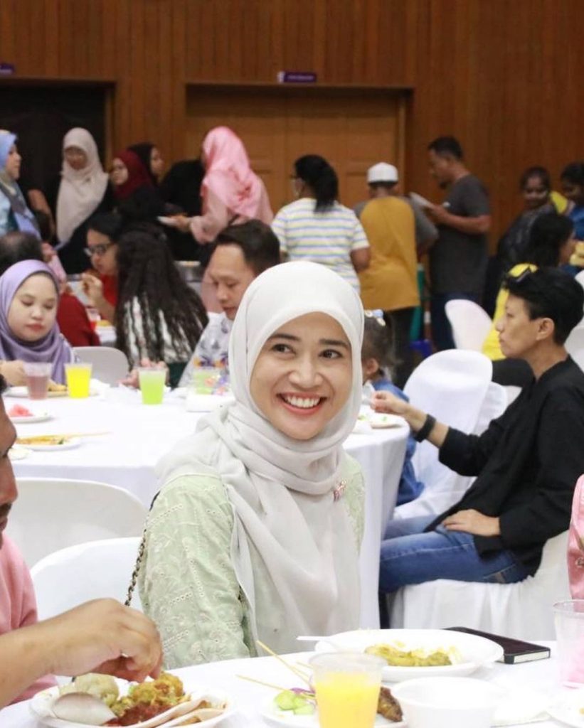 Tak Bermewah & Tampil ‘Simple’, Wajah Terkini Datuk Dira Abu Zahar ...