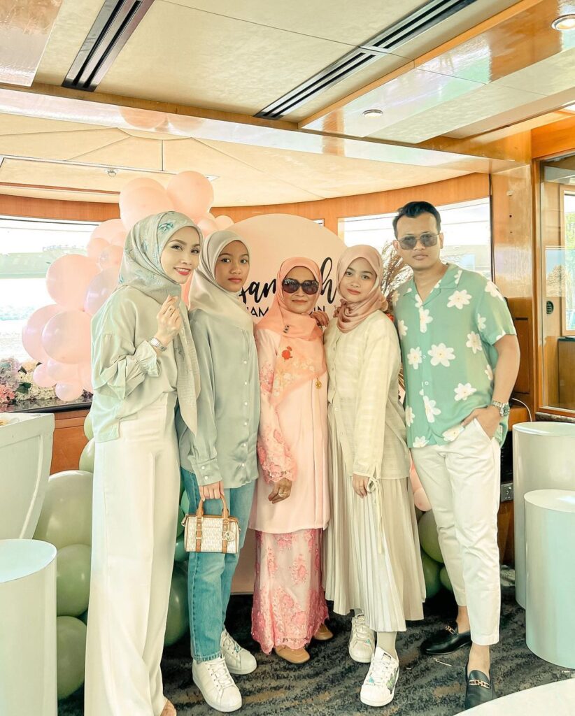 Eksklusifnya, Yatie Kamarzaman Sambut ‘Birthday’ Ibu Mentua Dalam ...