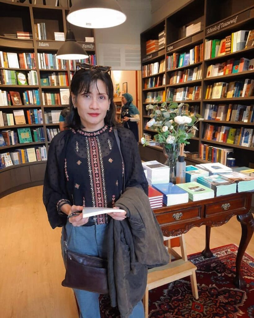 Wajah Awet Muda Sherie Merlis, Tak Mamah Usia Walau 50 Tahun & Ada 4 Anak!