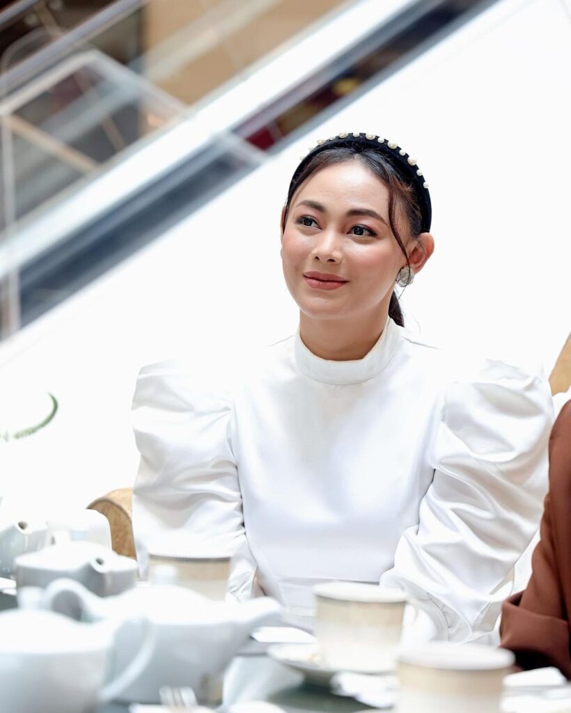 Miss Universe Indonesia Ini Sapu Lidah Buaya Untuk Wajah Cantik & Elak ...