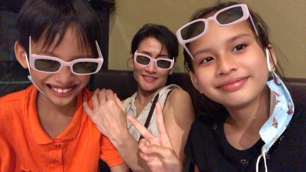 Wajah Awet Muda Sherie Merlis, Tak Mamah Usia Walau 50 Tahun & Ada 4 Anak!