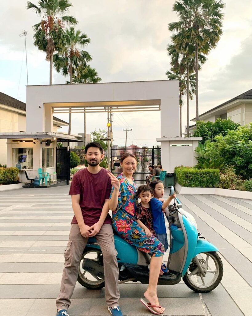 Miss Universe Indonesia Ini Sapu Lidah Buaya Untuk Wajah Cantik & Elak ...