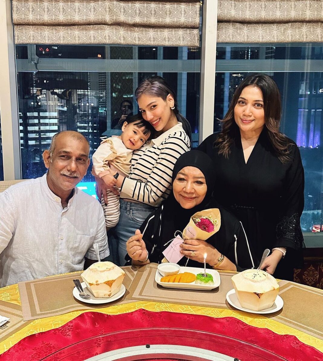 Cantik Macam Dulu WAN RASHIDAH Tak Dimamah Usia, Kini Cecah 52 Tahun - Nona