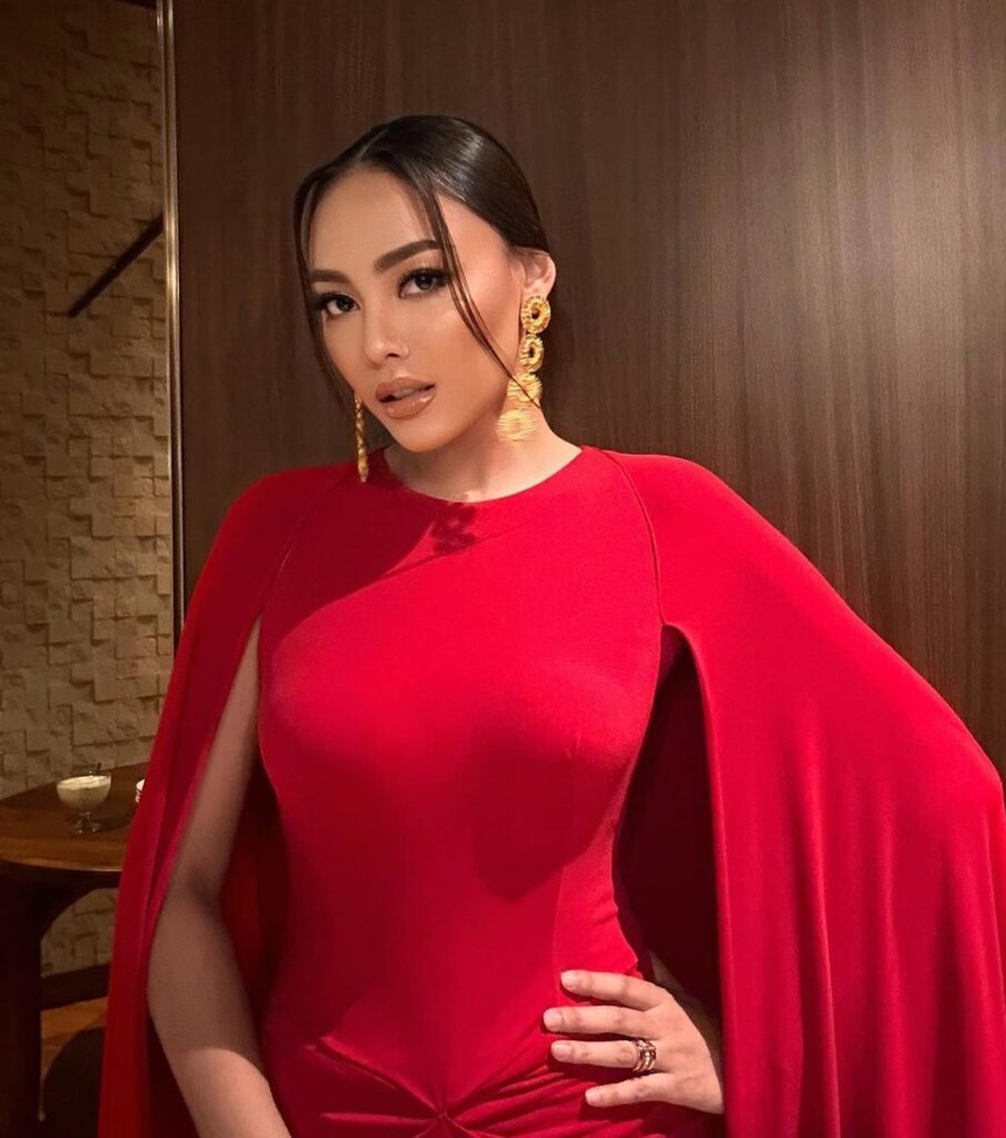 Miss Universe Indonesia Ini Sapu Lidah Buaya Untuk Wajah Cantik & Elak ...