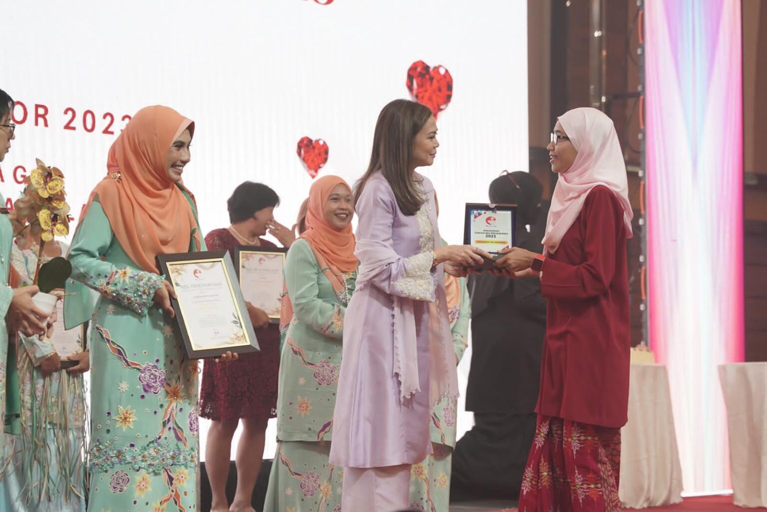 Wajah Klasik Anak Datuk Zainal Abidin, Timur Gabriel Kenang Jasa Ibu ...