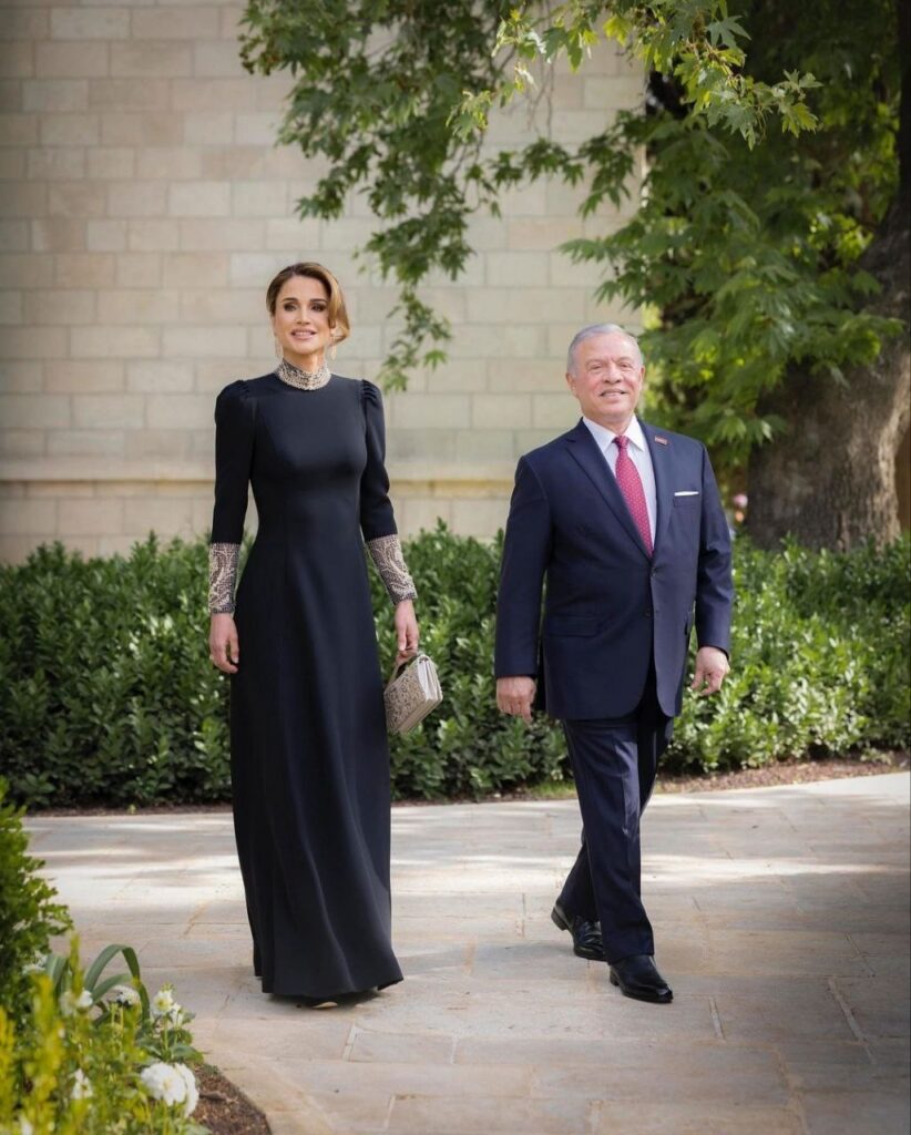 Intip Pereka Fesyen Pilihan PERMAISURI RANIA & Menantu Di Majlis ...