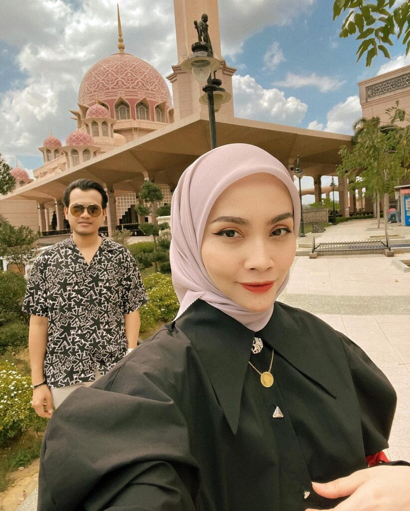 20 Tahun Simpan Angan-Angan, Rumah Impian Yatie Kamarzaman Bak Istana ...