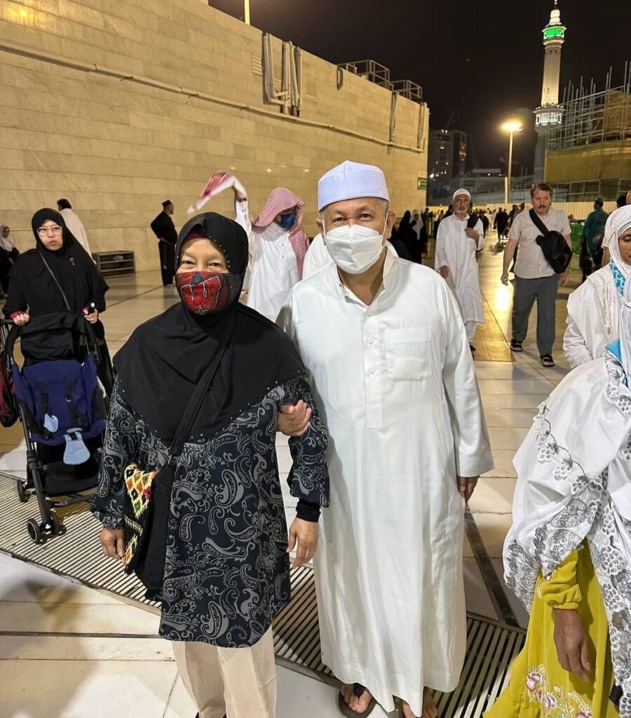 Iras Wajah Bapa, Kecomelan Tengku Muhammad Johan Usia 2 Bulan Raih ...