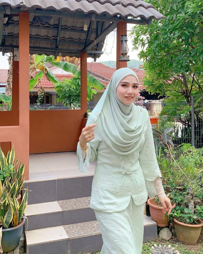 Anak Arwah 'Mr Os' Selamat Bertunang, Dr Syafiqa Bakal Isteri Jurutera ...