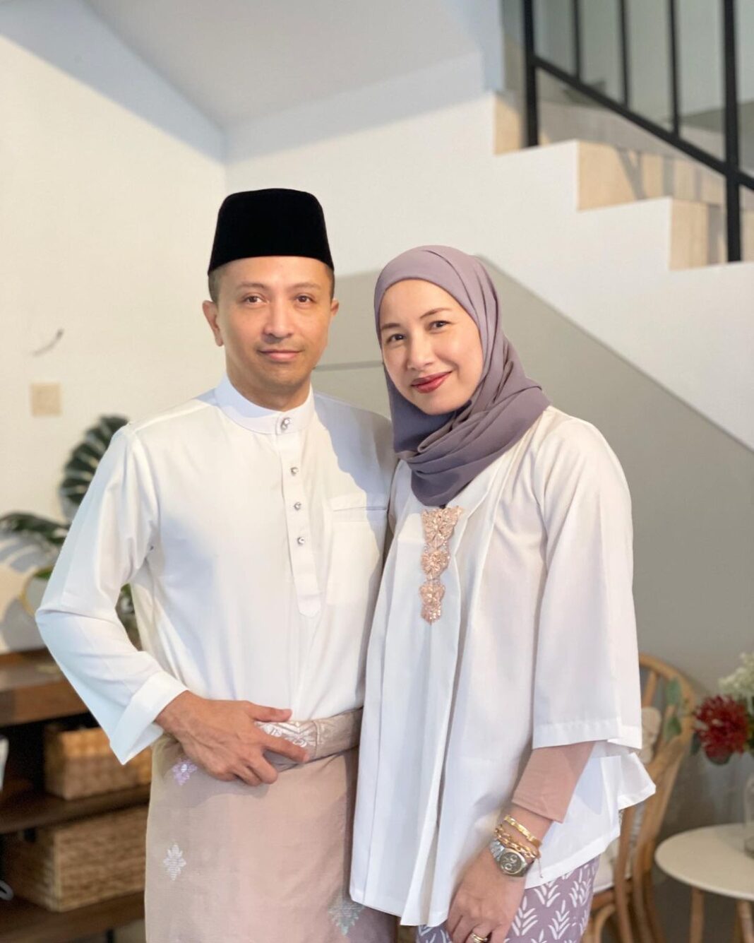 Datuk 2 Cucu & Usia 49 Tahun, Wajah Awet Muda Abang Datin Anne Ngasri ...