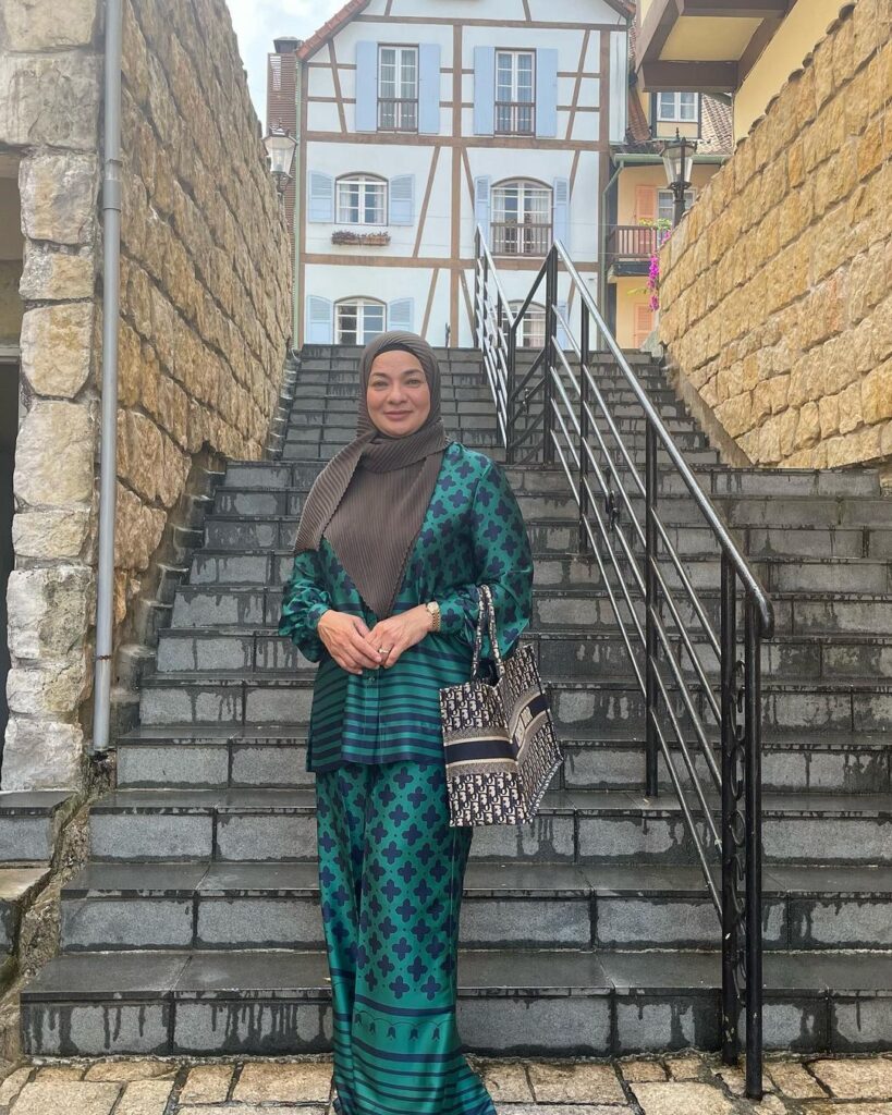 Cantik Usia 40 & Pernah Terbit Buku Masakan Sendiri, DATIN SERI HAFLIN ...