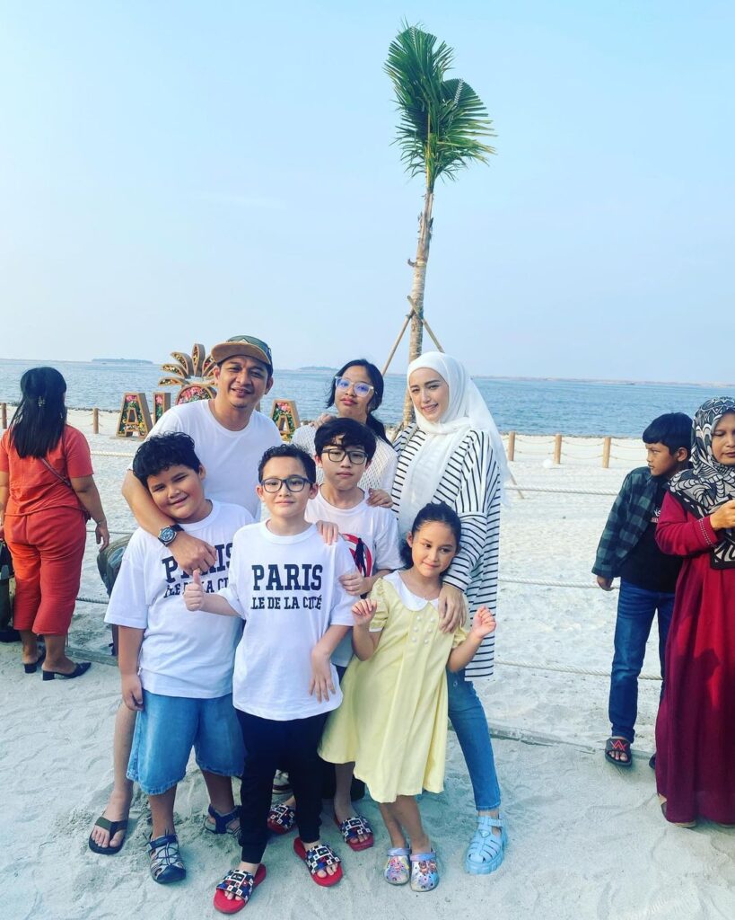 Bekas Pramugari Keturunan Belanda-Cina, Isteri Cantik Pasha Ungu Jelita ...