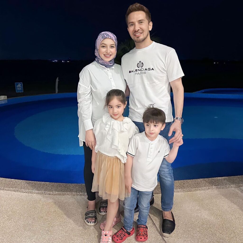 "Gambar Pertama Kami Berlima," Isteri Cantik Dato' Azril Bersalin Anak ...