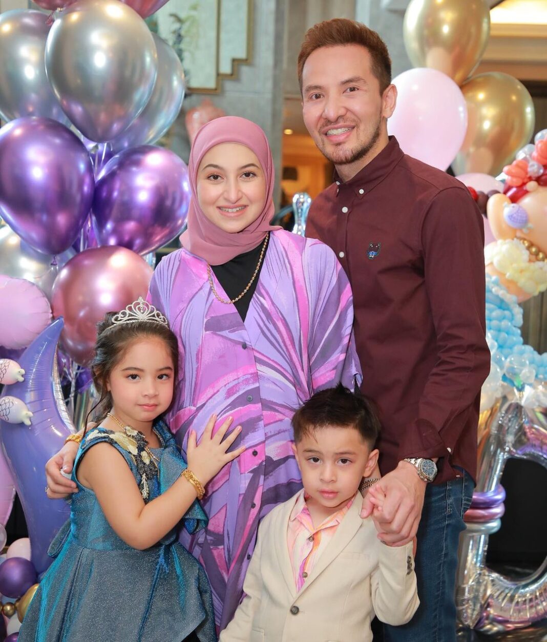 "Gambar Pertama Kami Berlima," Isteri Cantik Dato' Azril Bersalin Anak ...
